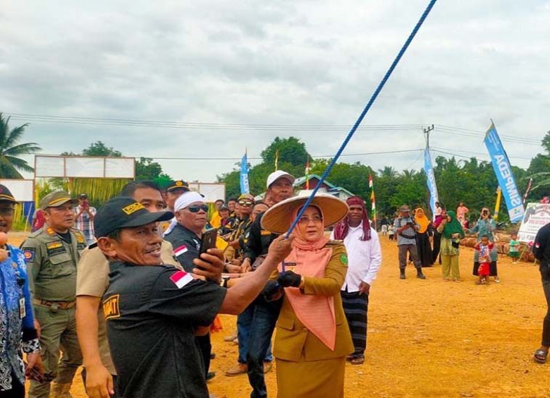 Sri Juniarsih Mas: Pendirian Tiang Rumah Adat Tunjukkan Semangat Gotong ...
